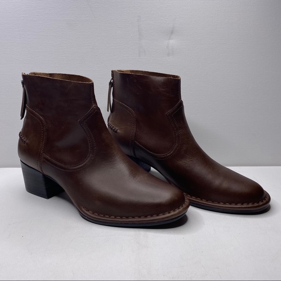 UGG | Shoes | Ugg Bandara Ankle Leather Boot | Poshmark